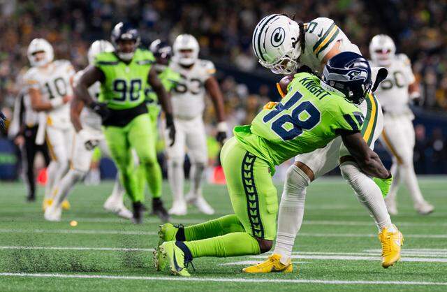 Marshawn Lynch advises Mike Macdonald, Seahawks’ Knight out | Tacoma ...