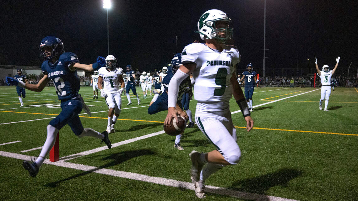 PHOTOS: Seahawks hold off Tides in Fish Bowl rivalry, 39-30 | Tacoma ...