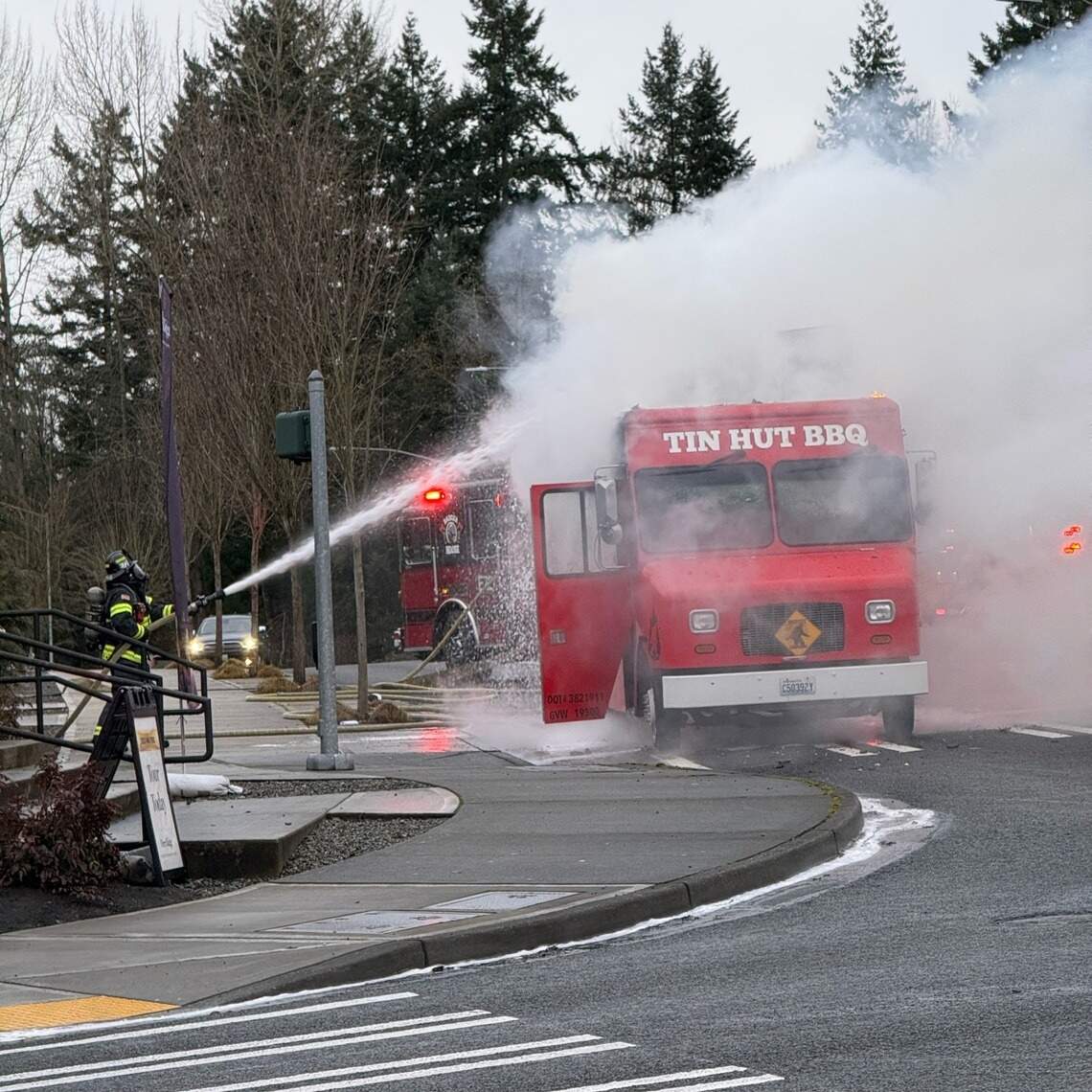 Tin Hut BBQ food truck catches fire in Puyallup on Monday | Tacoma News ...