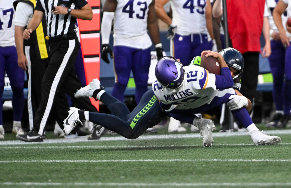 West Point graduate Jon Rhattigan Seahawks’ service award | Tacoma News ...