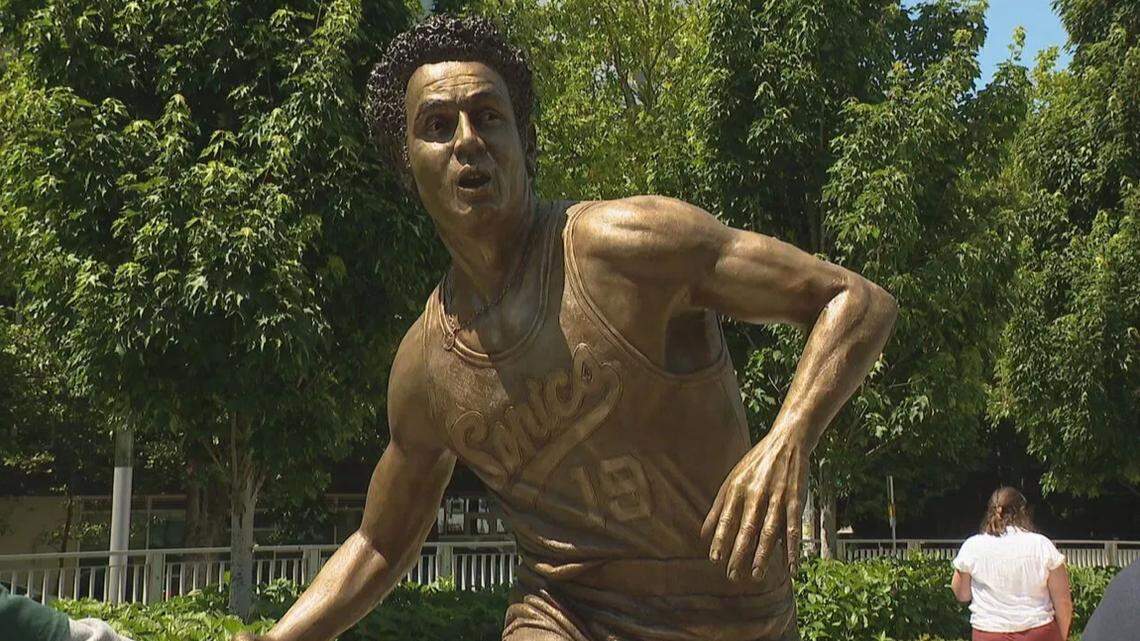 Lenny Wilkens honored as Seattle awaits Sonics return | Tacoma News Tribune