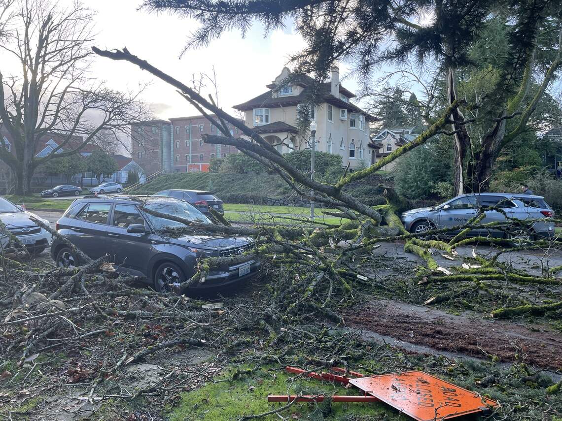 Howling winds batter Pierce County; widespread outages today | Tacoma ...