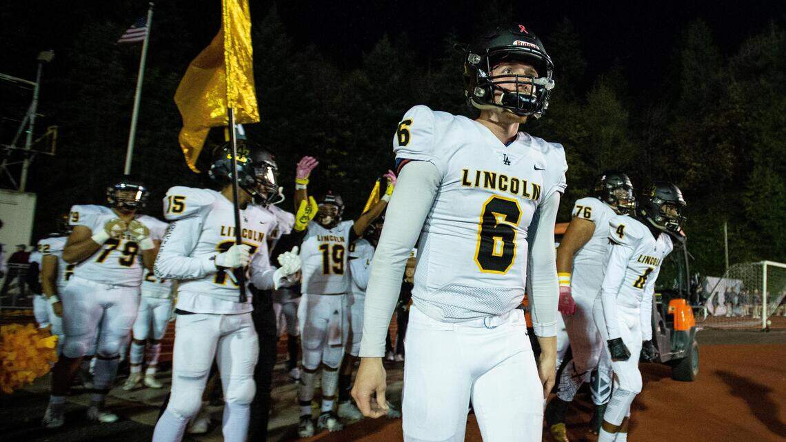 Lincoln takes Tacoma pride into state football semifinals | Tacoma News ...
