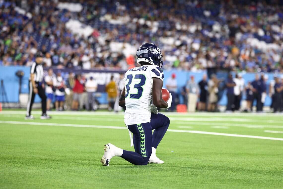 Undrafted rookie Dee Williams gets Seahawks NFL shot | Tacoma News Tribune