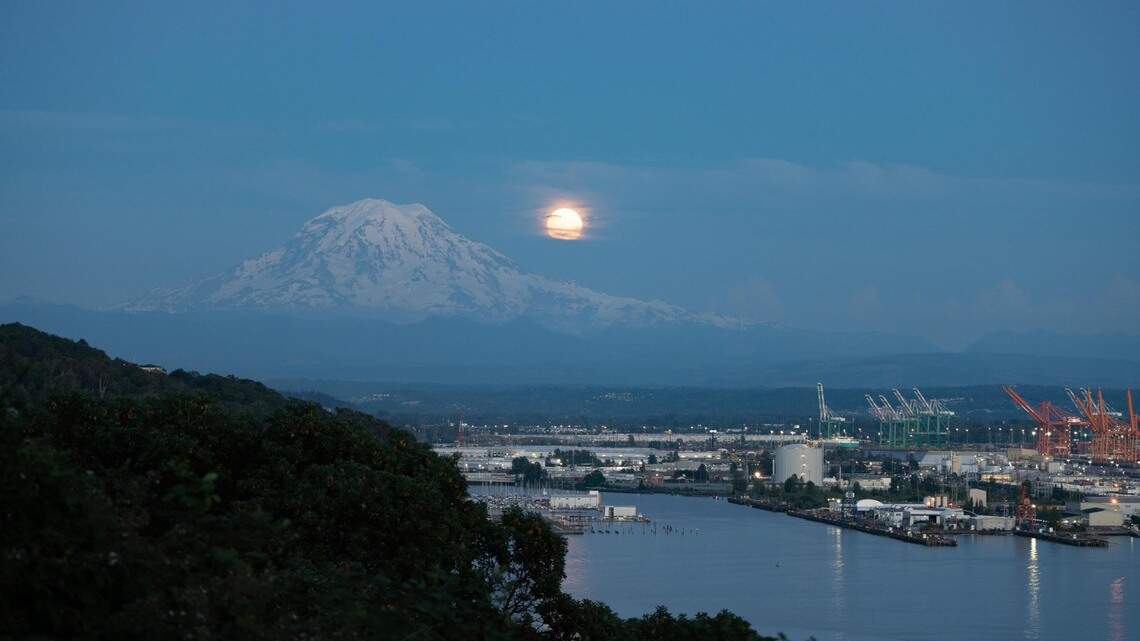 Sturgeon supermoon rises above Washington on Tuesday night | Tacoma ...